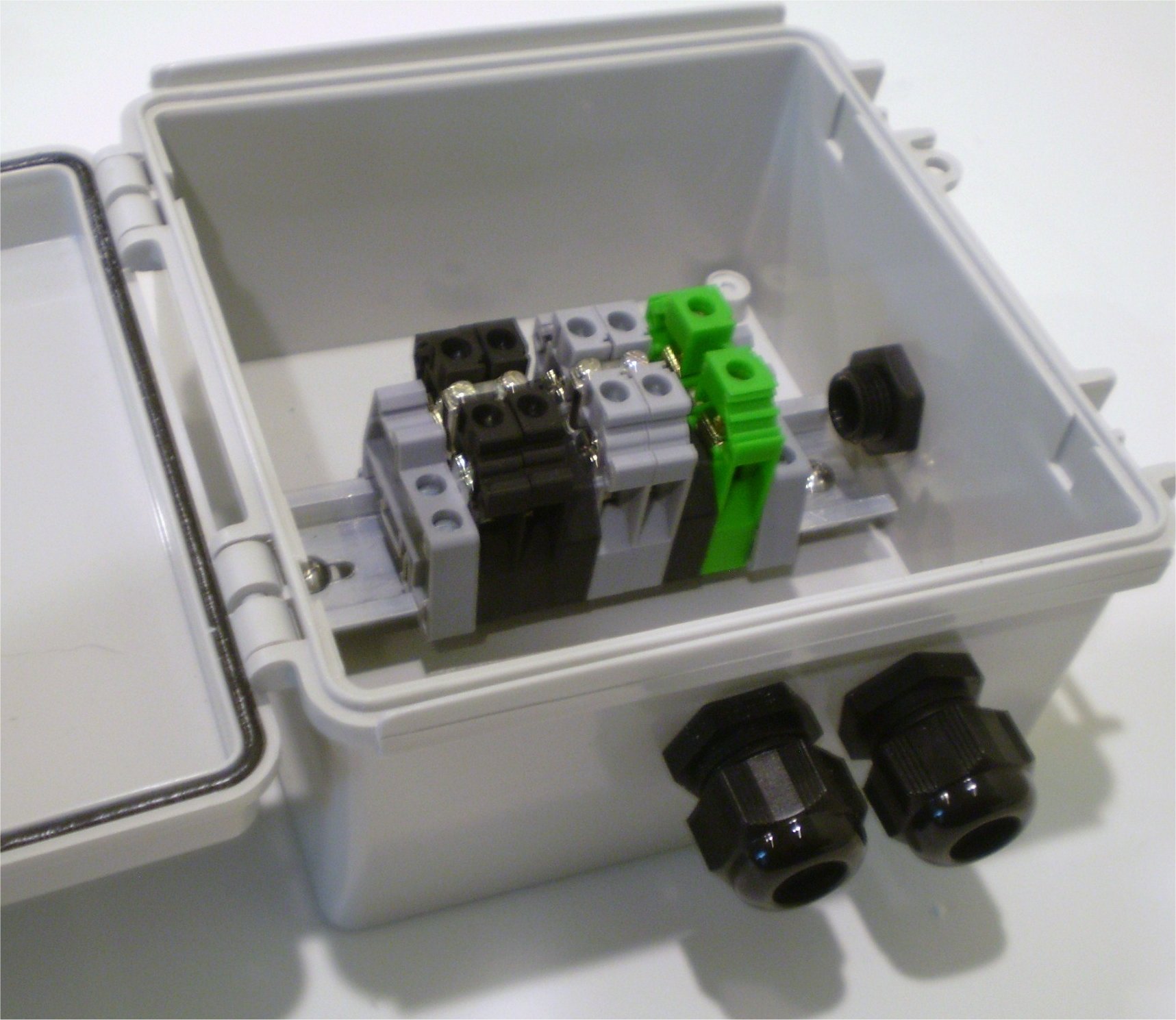 Imagine Instruments SPTB Series Solar Power Terminal Box